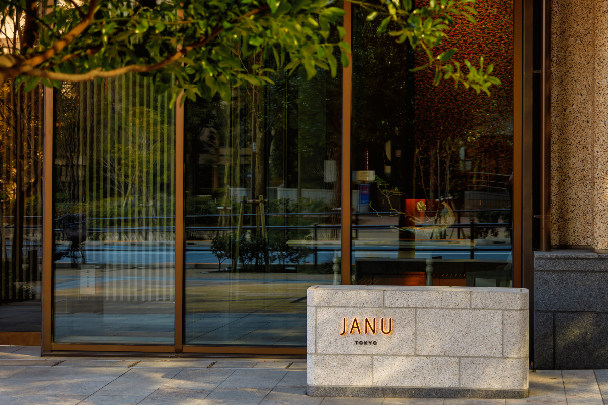 炭火に宿る粋と、酒に映る四季。五感を満たす饗宴 - ジャヌ東京「SUMI」 - – MINAKI